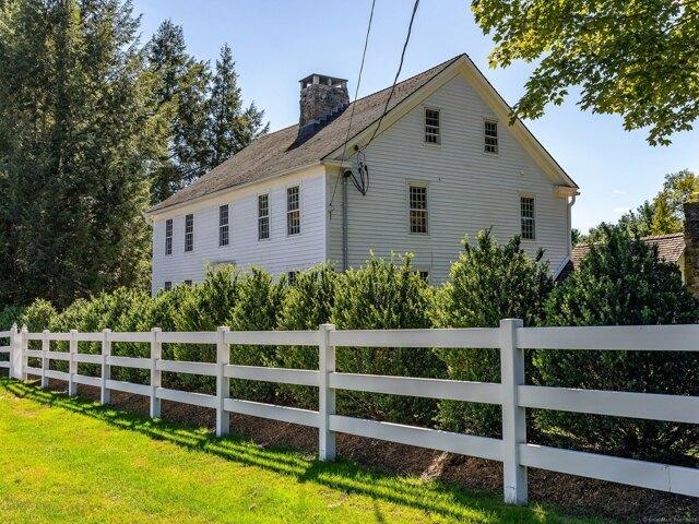 house with 4 bedroom, Woodbury CT ES104849845