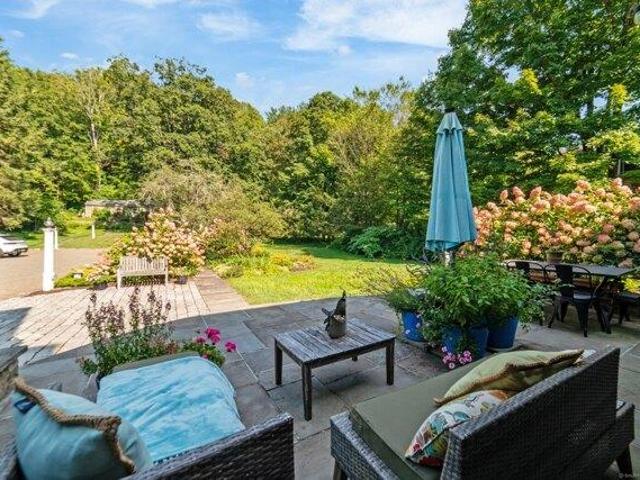 house with 4 bedroom, Woodbury CT ES104835133