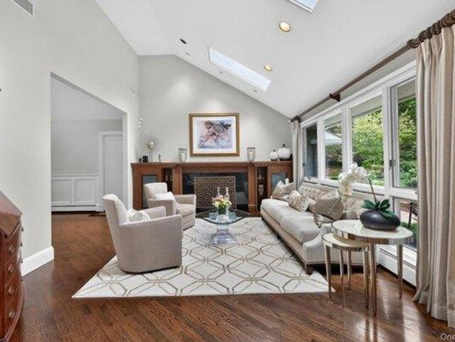 house with 4 bedroom, Woodbury NY ES103601472