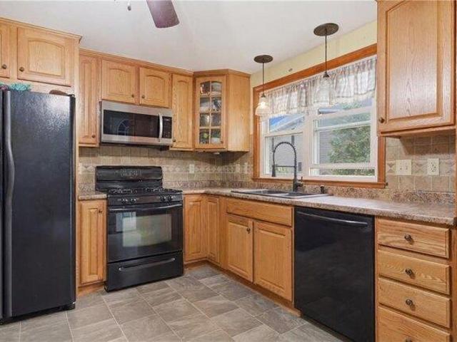 house with 4 bedroom, Woonsocket RI DLS103071156