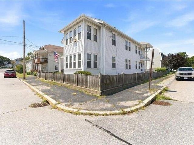 house with 4 bedroom, Woonsocket RI ES104788881
