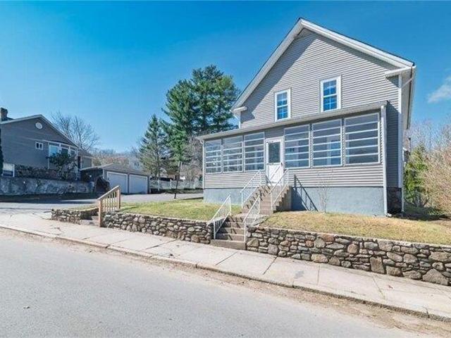 house with 4 bedroom, Woonsocket RI ES104810464