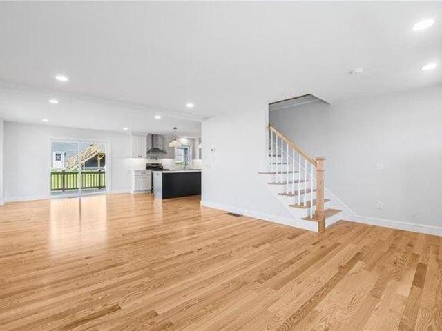 house with 4 bedroom, Woonsocket RI ES105109557