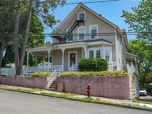 house with 4 bedroom, Woonsocket RI ES105172631