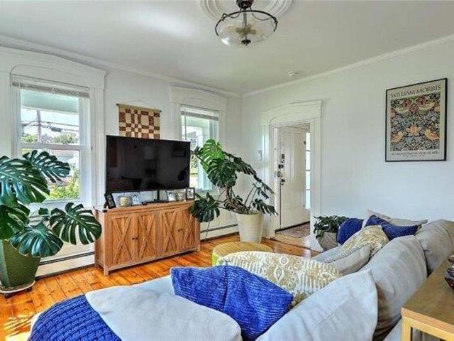 house with 4 bedroom, Woonsocket RI ES105192886