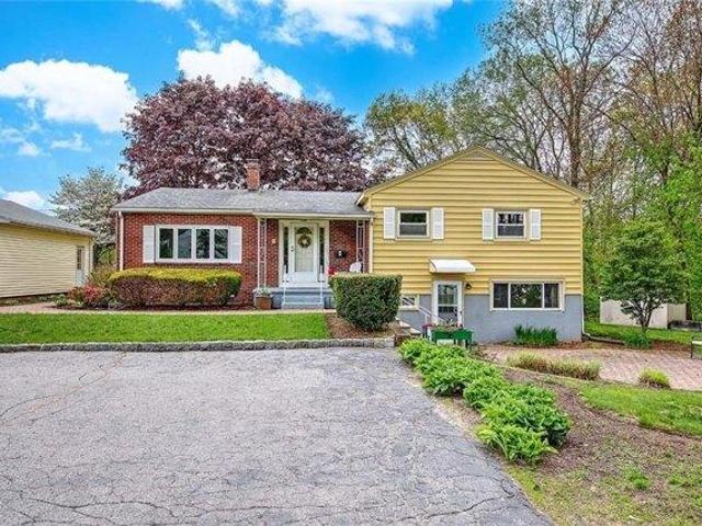 house with 4 bedroom, Woonsocket RI ES103097623