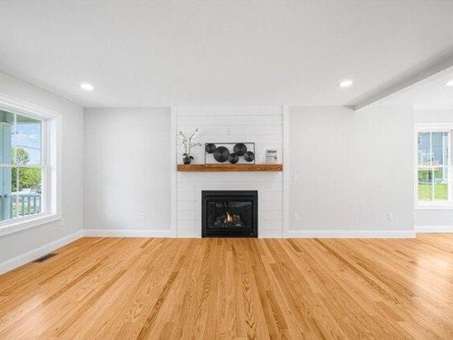 house with 4 bedroom, Woonsocket RI ES103158775