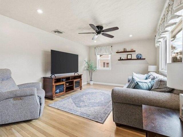 house with 4 bedroom, Woburn MA DLS102586328