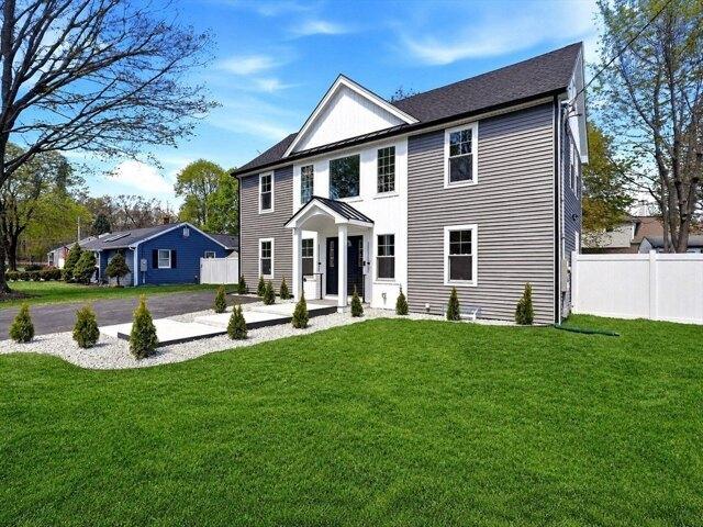 house with 4 bedroom, Woburn MA ES102859585