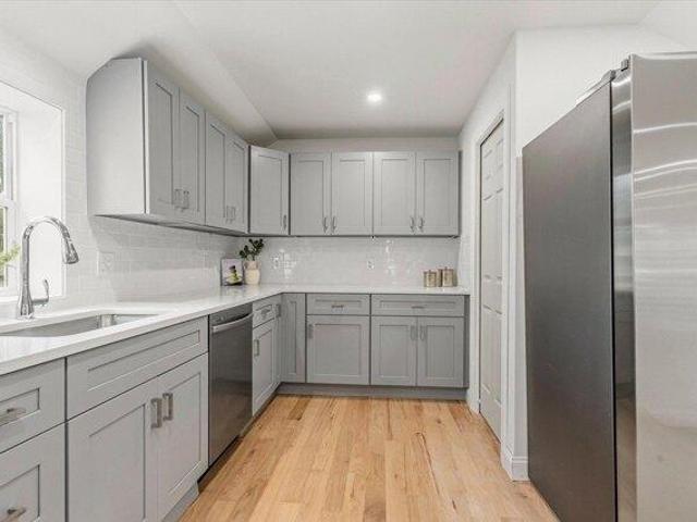 house with 4 bedroom, Woburn MA ES103434330