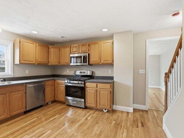 house with 4 bedroom, Woburn MA ES103440316