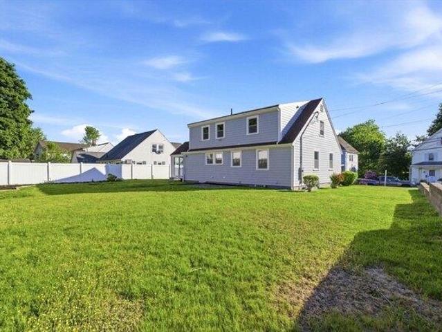 house with 4 bedroom, Woburn MA ES103497638