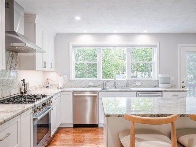 house with 4 bedroom, Woburn MA ES103016936