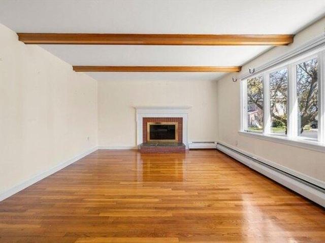 house with 4 bedroom, Woburn MA ES103020041