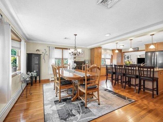 house with 4 bedroom, Woburn MA ES104407018