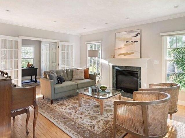 house with 4 bedroom, Woburn MA ES104079244