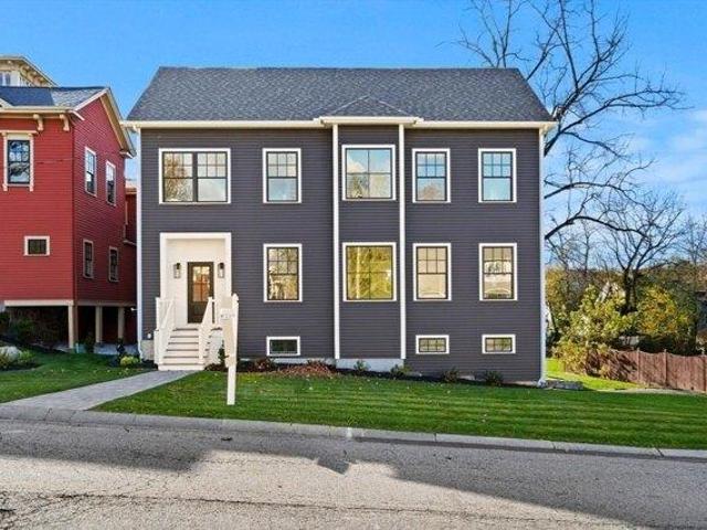house with 4 bedroom, Woburn MA ES105061341