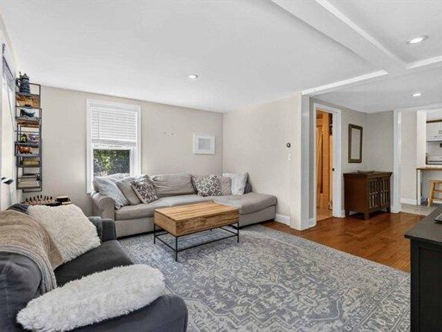 house with 4 bedroom, Woburn MA ES105203566