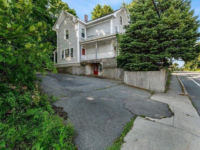 house with 4 bedroom, Woburn MA ES105351642