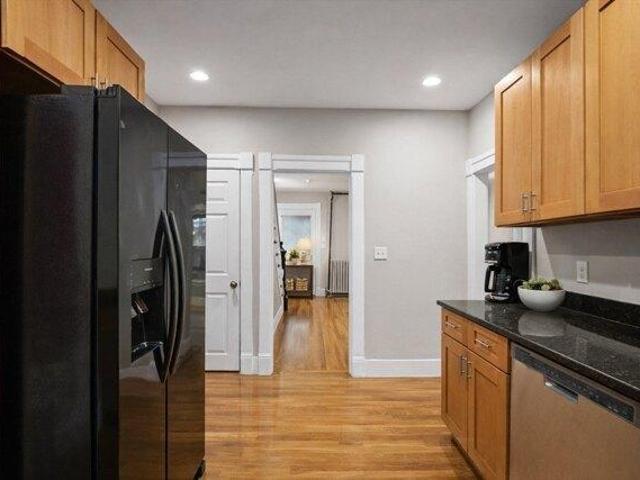 house with 4 bedroom, Worcester MA DLS102670577