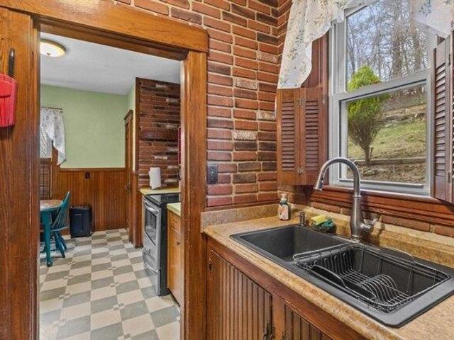 house with 4 bedroom, Worcester MA DLS102728465