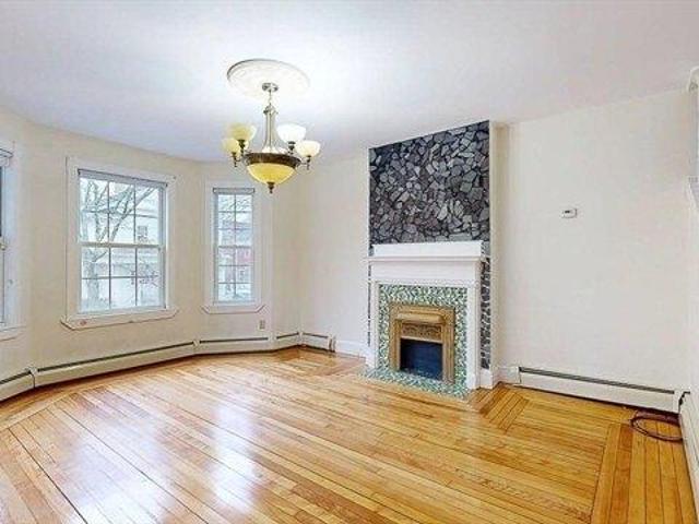 house with 4 bedroom, Worcester MA DS101749364