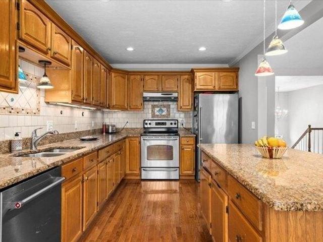 house with 4 bedroom, Worcester MA ES103498525