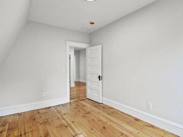 house with 4 bedroom, Worcester MA ES103128492