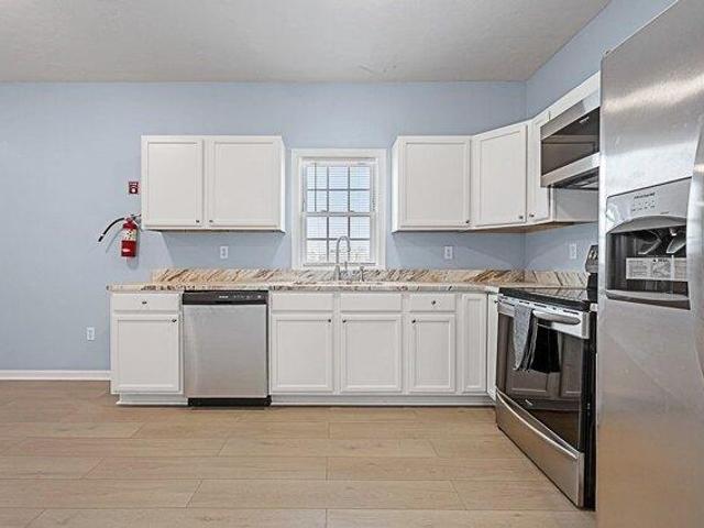house with 4 bedroom, Worcester MA ES103221653