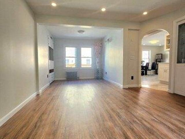 house with 4 bedroom, Worcester MA ES103223006