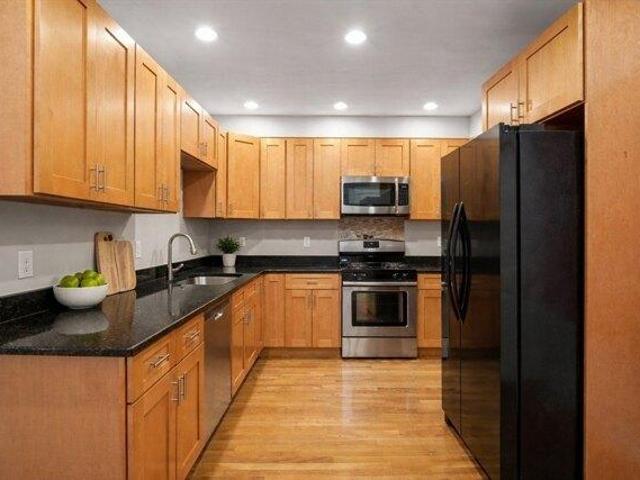 house with 4 bedroom, Worcester MA ES104833644
