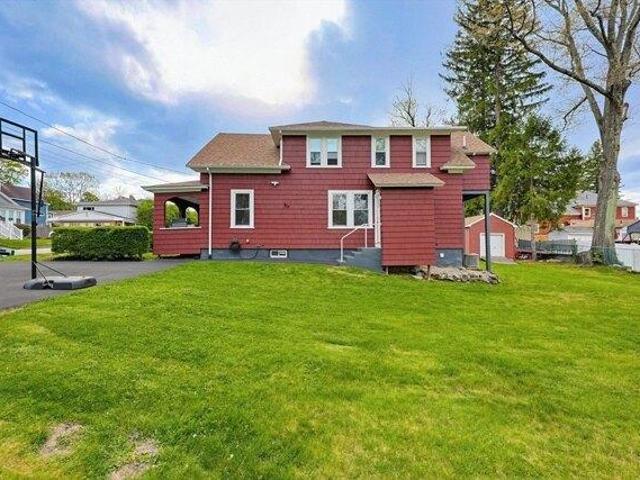 house with 4 bedroom, Worcester MA ES104853542