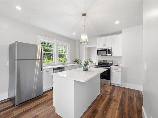 house with 4 bedroom, Worcester MA ES104870240