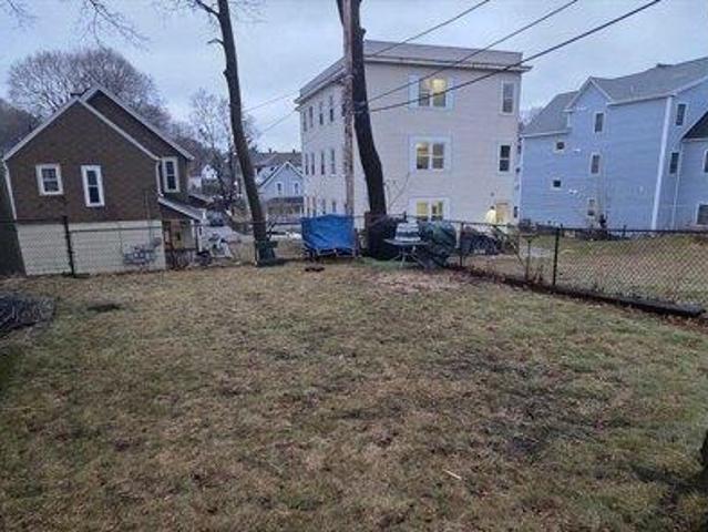 house with 4 bedroom, Worcester MA ES104007928