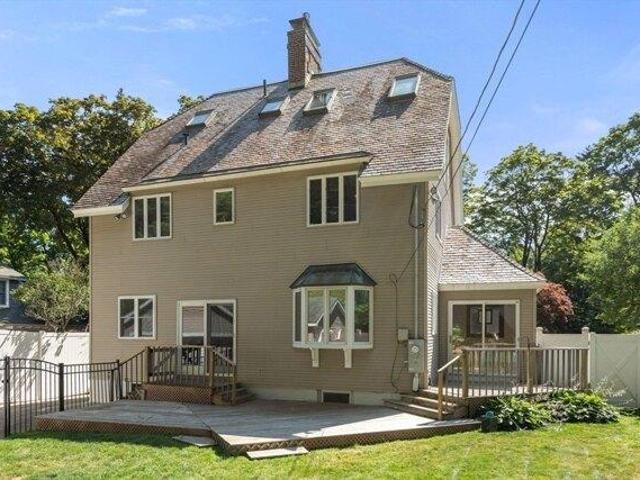 house with 4 bedroom, Worcester MA ES104265129