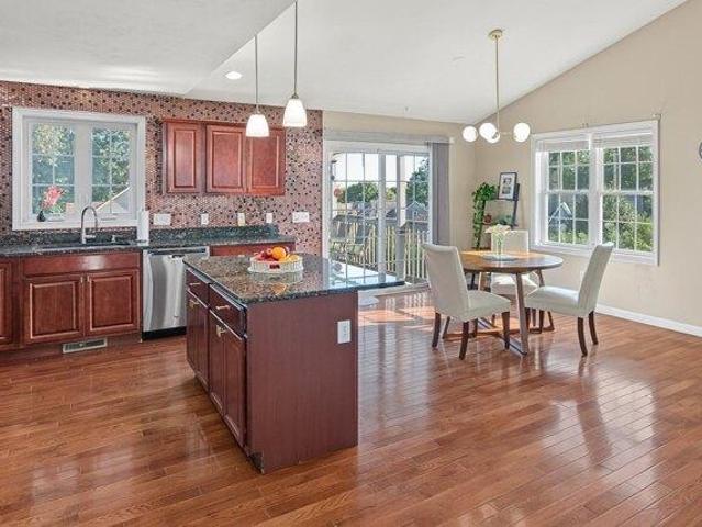 house with 4 bedroom, Worcester MA ES105651521
