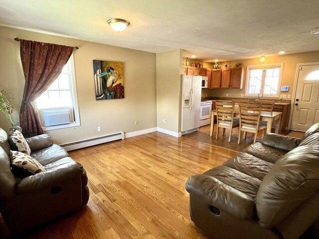 house with 4 bedroom, Worcester MA ES105059833