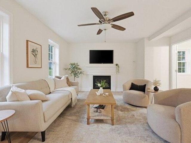 house with 4 bedroom, Worcester MA ES105105317