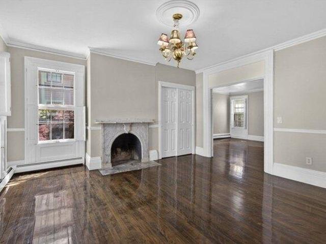 house with 4 bedroom, Worcester MA ES105113944