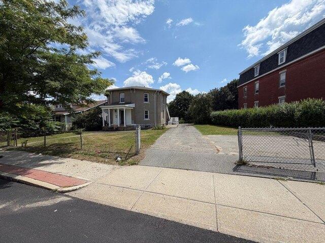 house with 4 bedroom, Worcester MA ES105115398