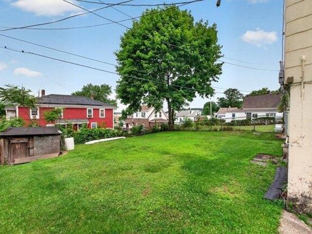 house with 4 bedroom, Worcester MA ES105127492