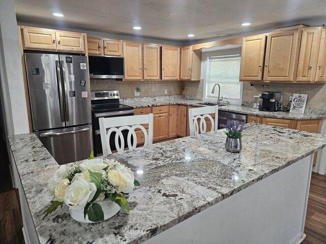 house with 4 bedroom, Worcester MA ES105159140