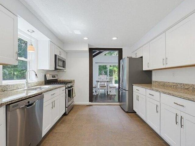 house with 4 bedroom, Wrentham MA ES105040609