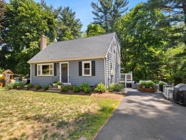 house with 4 bedroom, Wrentham MA ES105040611