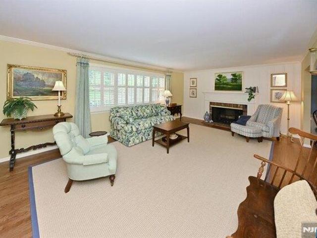 house with 4 bedroom, Wyckoff NJ ES105141612
