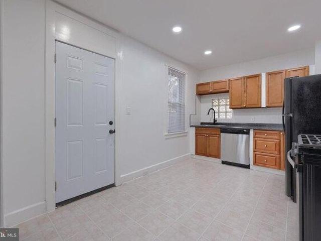 house with 4 bedroom, York PA ES103623855