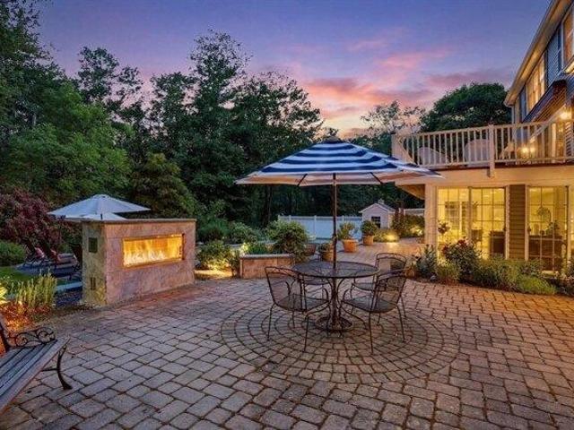 house with 4 bedroom, Acton MA ES104441647