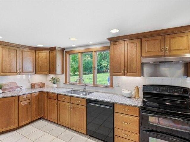 house with 4 bedroom, Acton MA ES104789284