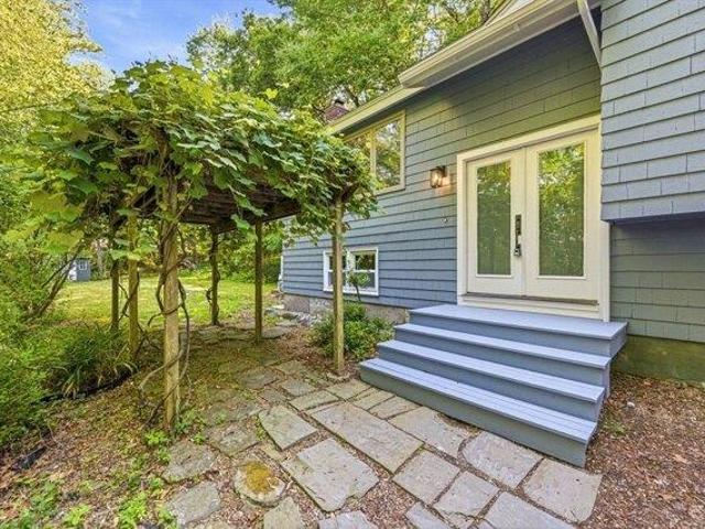 house with 4 bedroom, Acton MA ES104852896