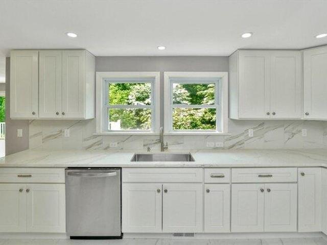 house with 4 bedroom, Abington MA ES103663225